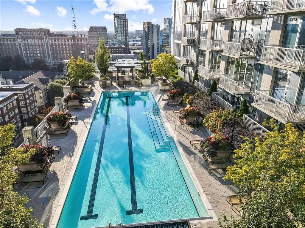 Exceptional Intown Living Above the Atlanta Skyline - Engel & Völke...