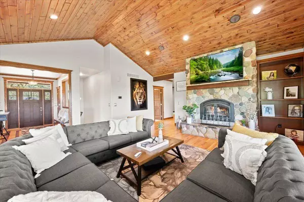 2430 Woodland Loop - MLS#85310 - Jenni Sneesby - Engel & Völkers